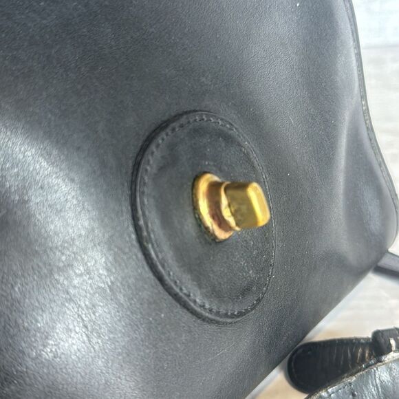 Coach | Bags | Coach Vintage Devon 998 Classic Black Leather Turnlock ...